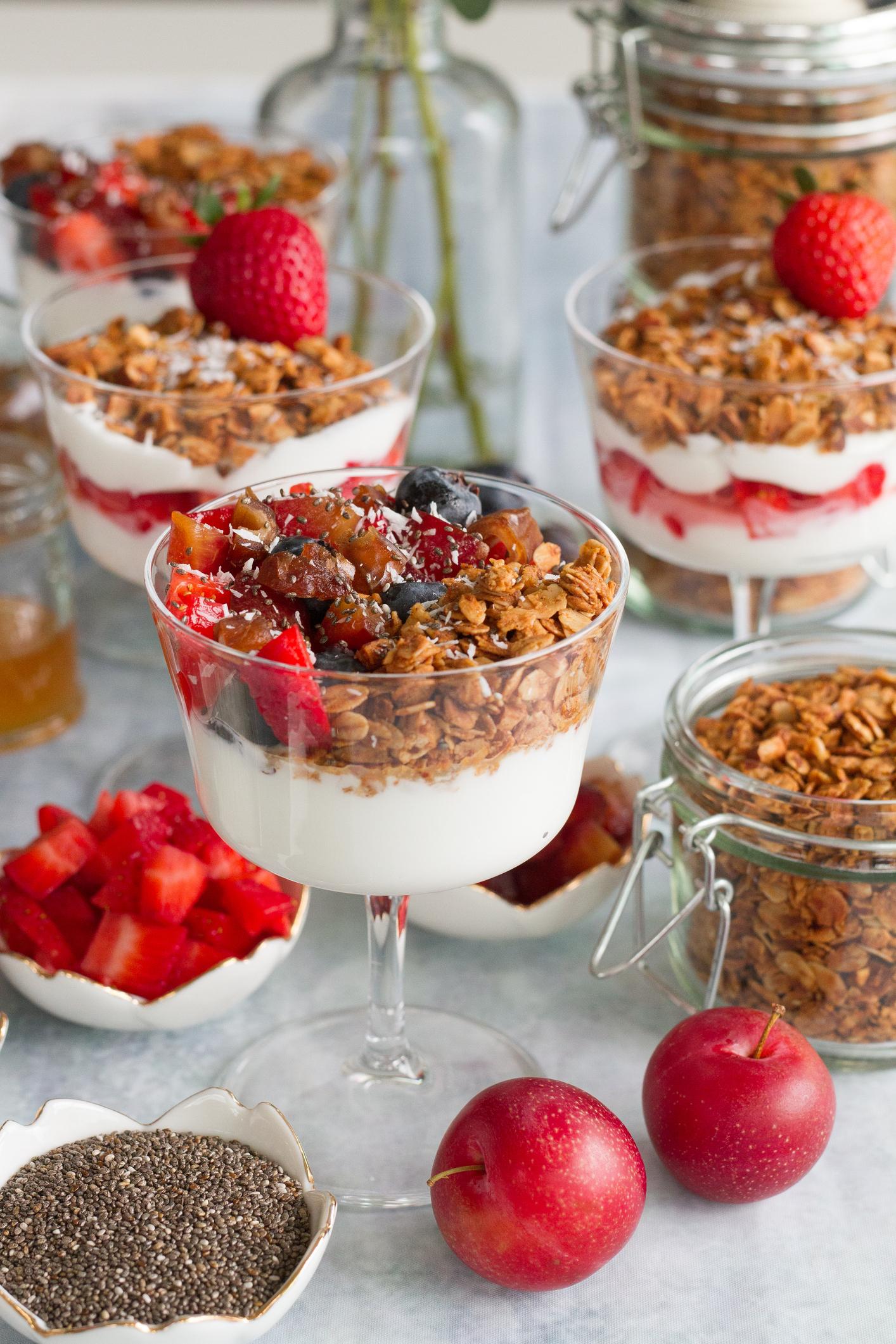 Easy Berry Parfaits with Yogurt and Granola – A Healthy 10-Minute ...